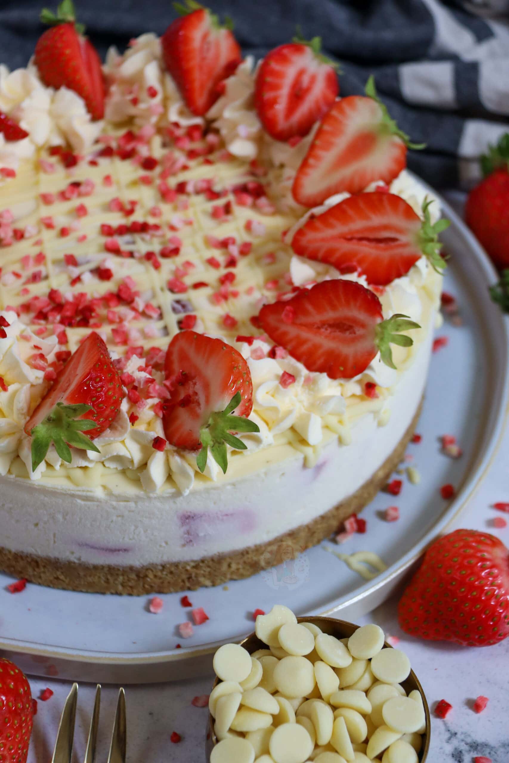 No-Bake White Chocolate & Strawberry Cheesecake! - Jane's Patisserie