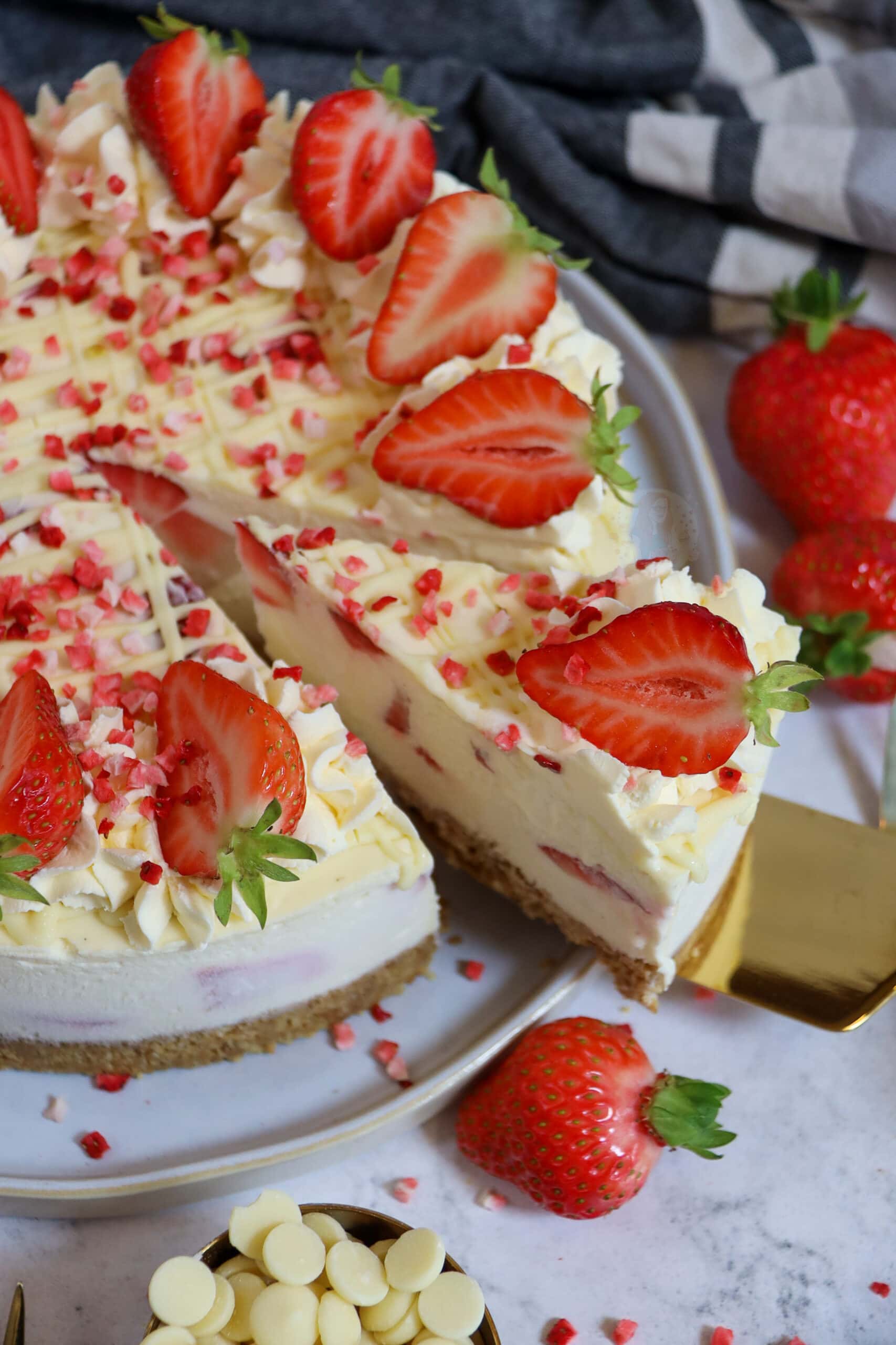 No-Bake White Chocolate & Strawberry Cheesecake! - Jane's Patisserie