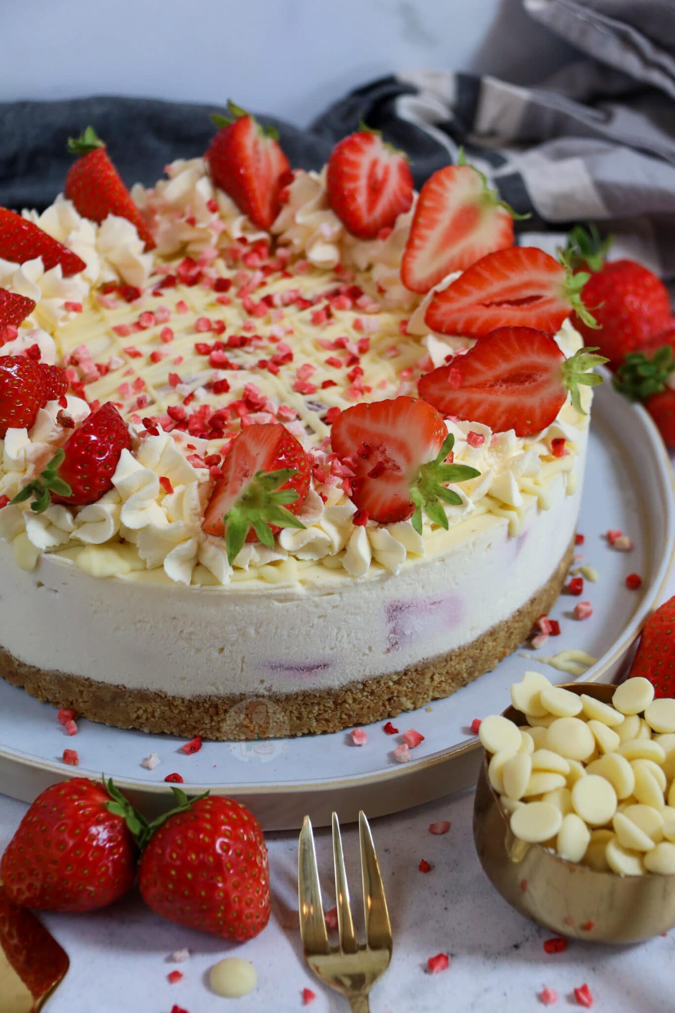 No-Bake White Chocolate & Strawberry Cheesecake! - Jane's Patisserie
