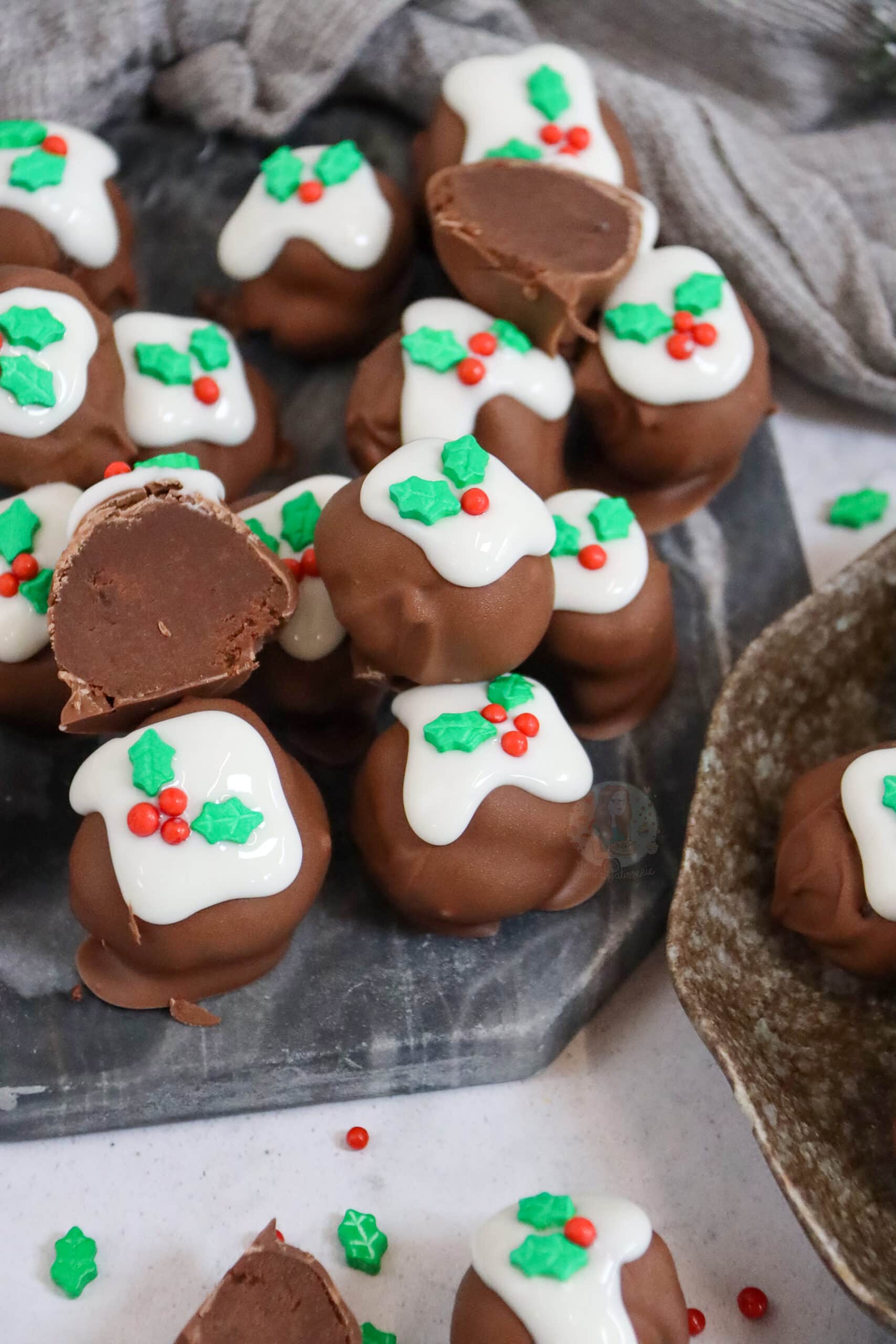 Christmas Pudding Chocolate Truffles! - Jane's Patisserie