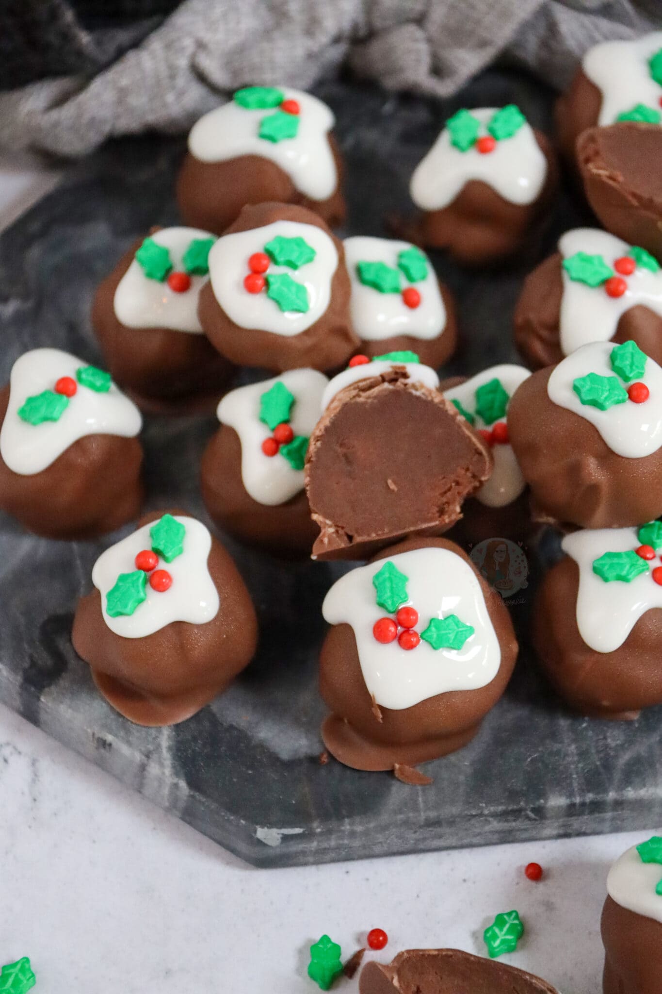 Christmas Pudding Chocolate Truffles! - Jane's Patisserie