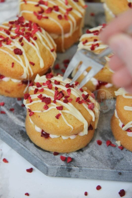 Mini Victoria Sponge Cakes! - Jane's Patisserie