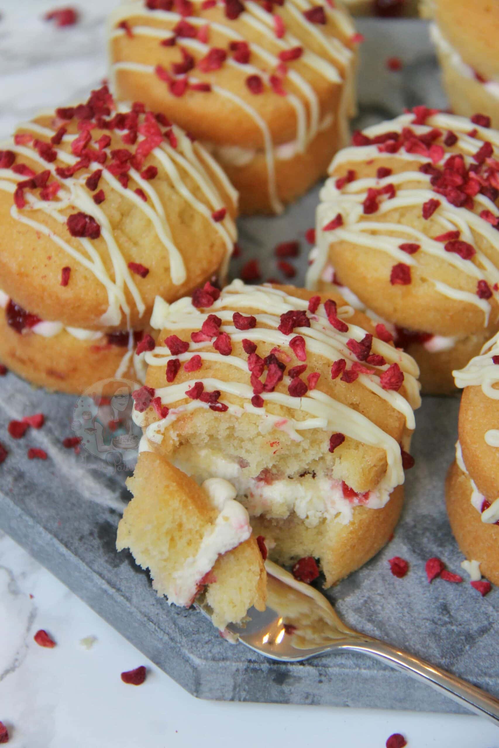 Mini Victoria Sponge Cakes! - Jane's Patisserie