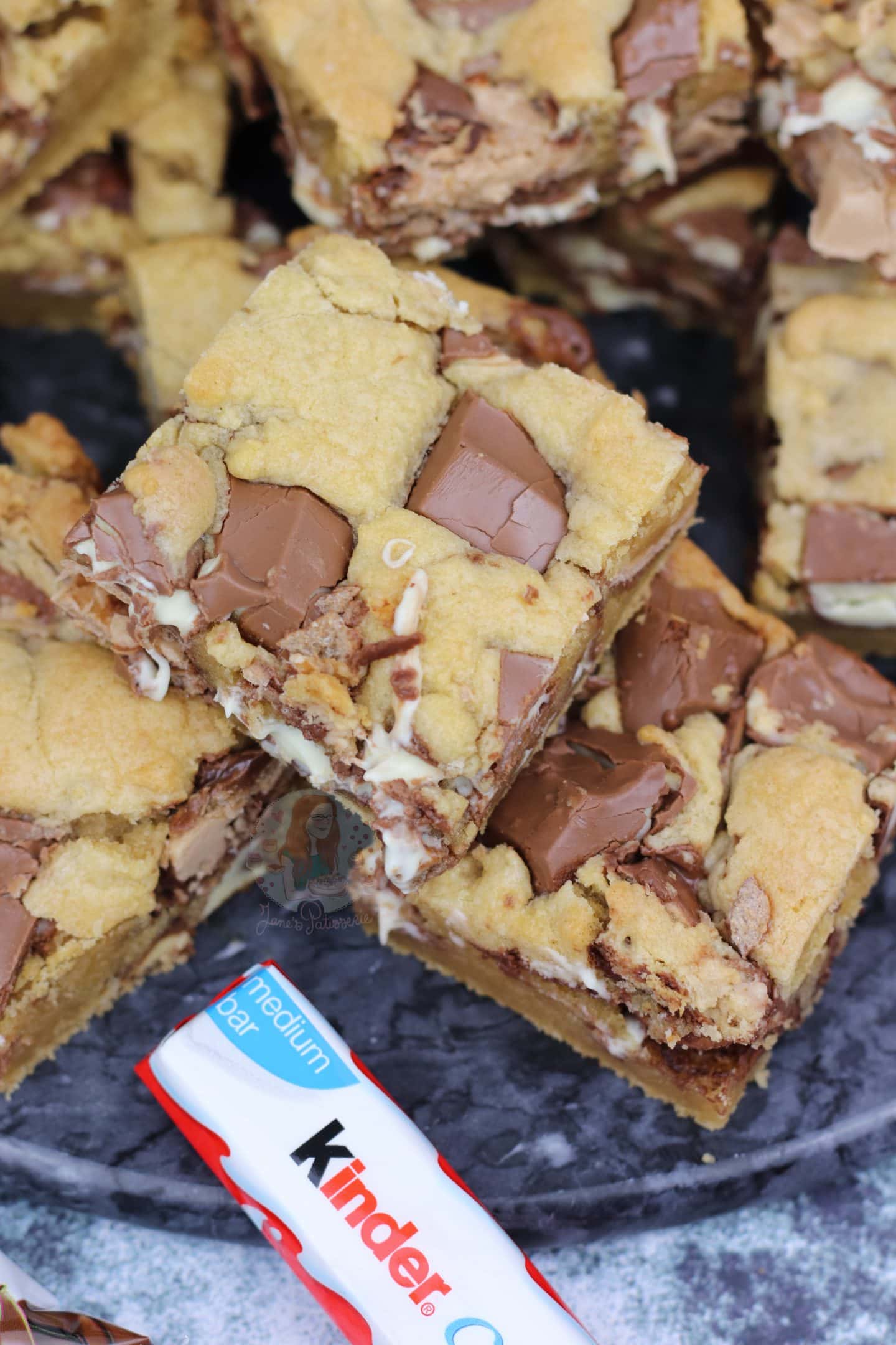 Kinder Bueno Cookie Bars! - Jane's Patisserie