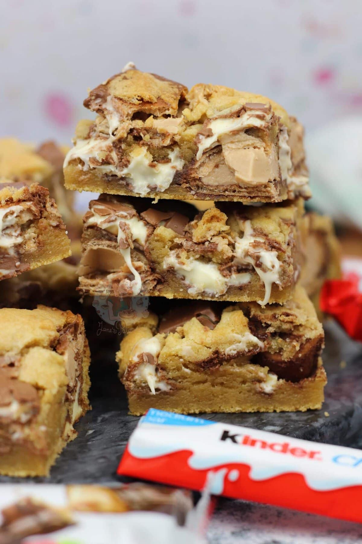 Kinder Bueno Cookie Bars! - Jane's Patisserie