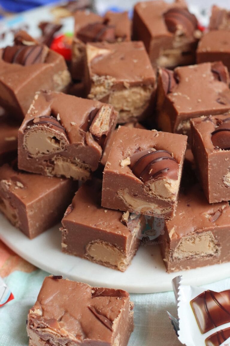 Chocolate Kinder Bueno Fudge! - Jane's Patisserie