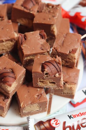 Chocolate Kinder Bueno Fudge! - Jane's Patisserie