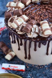 Kinder Bueno Drip Cake! - Jane's Patisserie