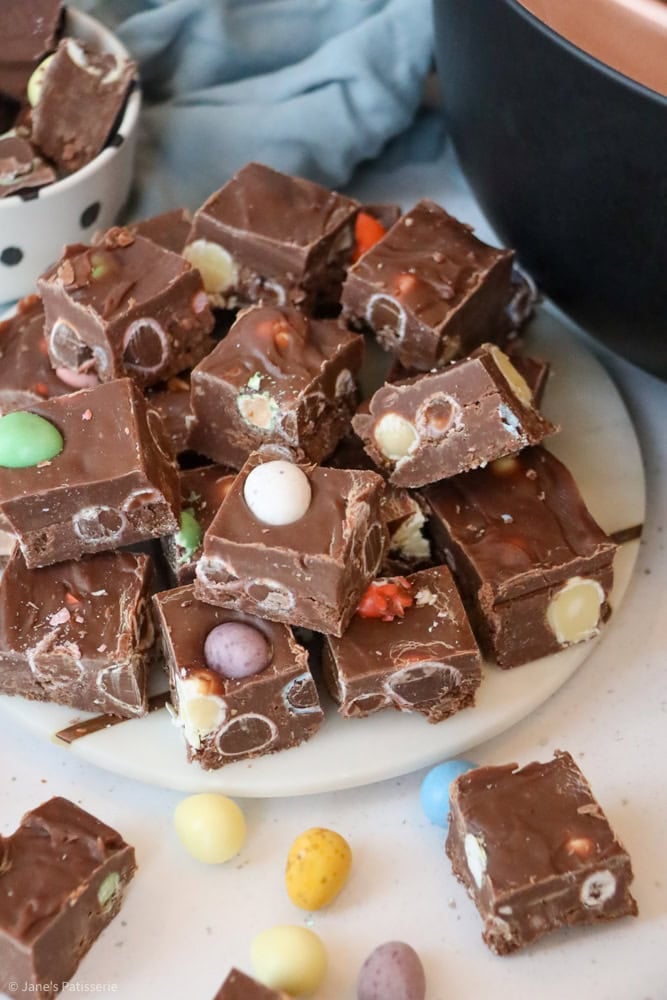Slow Cooker Easter Fudge! - Jane's Patisserie